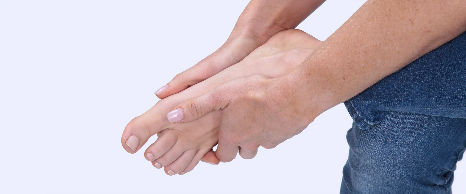 Overlapping Toes - What's Causing the Pain? — Vive Health